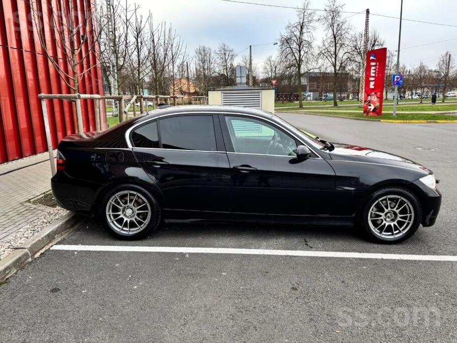 Black BMW 325 2006 in Riga, with an engine capacity of 2.50 L and mileage of 271 thousand km for 5050 €, photo 8 on AUTOMOTO.COM.LV