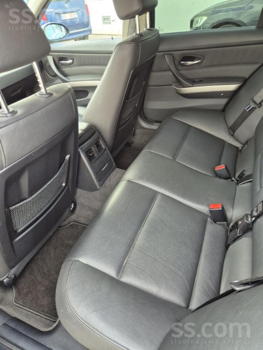 Melns BMW 325 2006 Rīga, ar dzinēja tilpumu 2.50 L un nobraukumu 299 tūkst. km par 4500 €, foto 11 vietnē AUTOMOTO.COM.LV