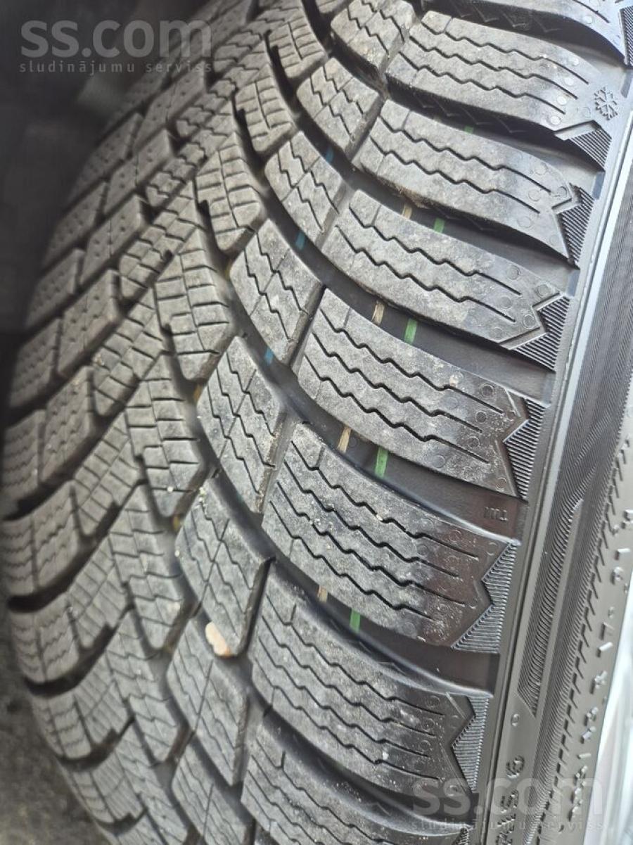 Melns BMW 325 2006 Rīga, ar dzinēja tilpumu 2.50 L un nobraukumu 299 tūkst. km par 4500 €, foto 14 vietnē AUTOMOTO.COM.LV