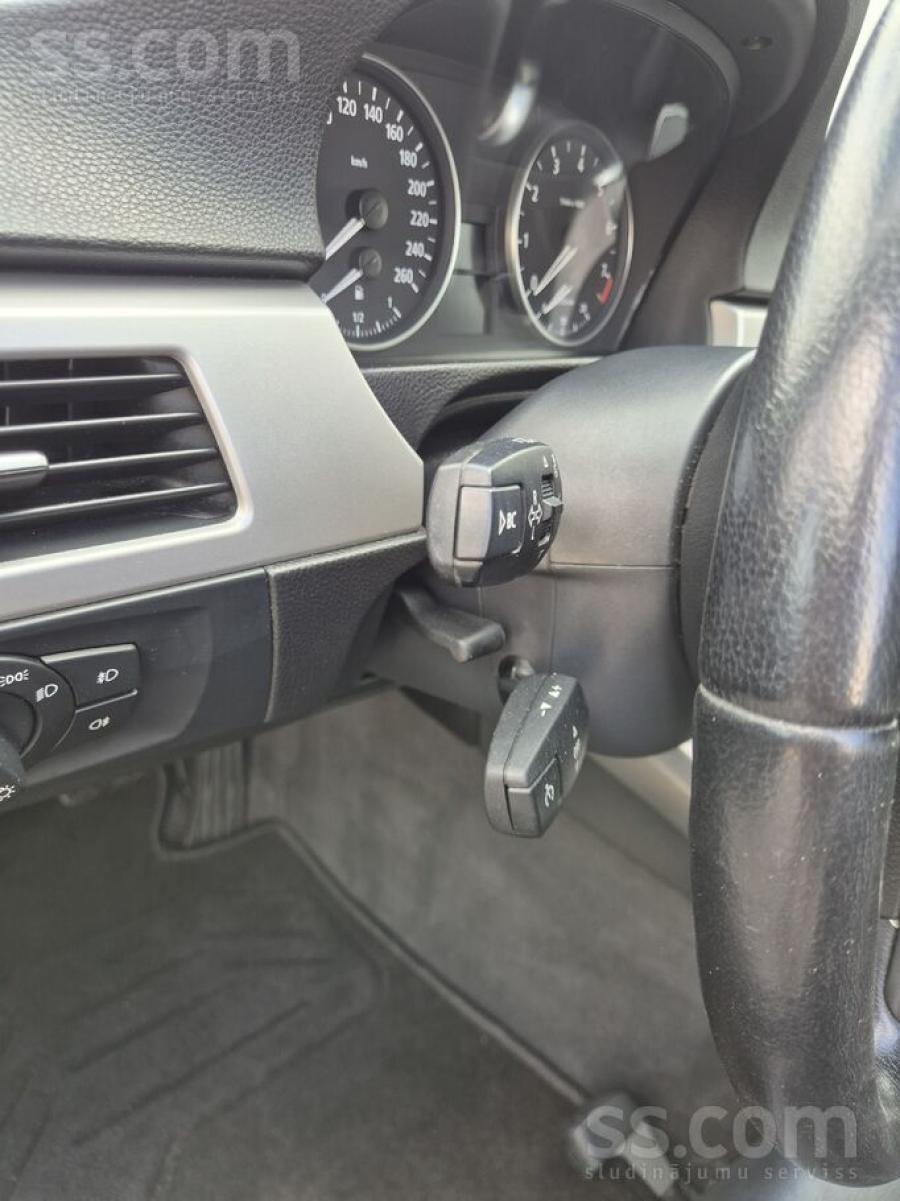Melns BMW 325 2006 Rīga, ar dzinēja tilpumu 2.50 L un nobraukumu 299 tūkst. km par 4500 €, foto 15 vietnē AUTOMOTO.COM.LV