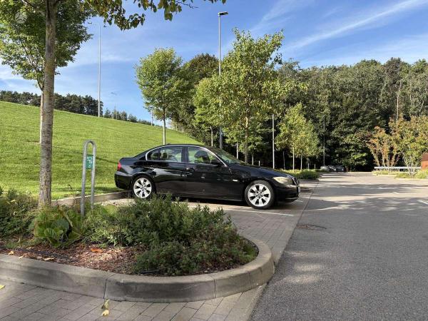 Black BMW 325 2006 in Vilnius, with an engine capacity of 2.50 L and mileage of 294 thousand km for 3900 €, photo 8 on AUTOMOTO.COM.LV