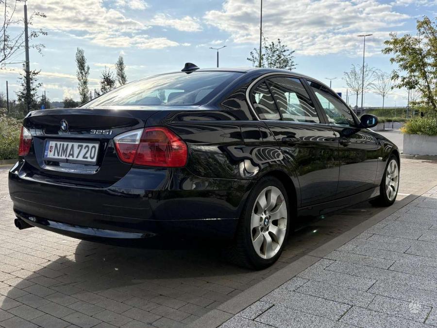 Черный БМВ 325 2006 в Вильнюс, объемом двигателя 2.50 л и пробегом 294 тыс. км за 3900 €, фото 16 на AUTOMOTO.COM.LV