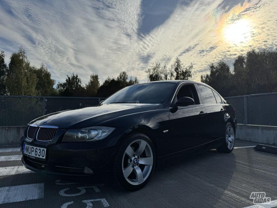 Melns BMW 325 2006 Viļņa, ar dzinēja tilpumu 2.50 L un nobraukumu 269 tūkst. km par 3800 €, foto 3 vietnē AUTOMOTO.COM.LV