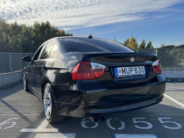 Black BMW 325 2006 in Vilnius, with an engine capacity of 2.50 L and mileage of 269 thousand km for 3800 €, photo 8 on AUTOMOTO.COM.LV