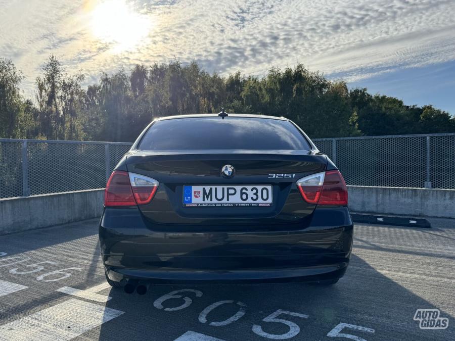 Melns BMW 325 2006 Viļņa, ar dzinēja tilpumu 2.50 L un nobraukumu 269 tūkst. km par 3800 €, foto 9 vietnē AUTOMOTO.COM.LV