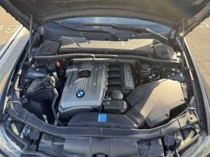 Melns BMW 325 2006 Viļņa, ar dzinēja tilpumu 2.50 L un nobraukumu 269 tūkst. km par 3800 €, foto 17 vietnē AUTOMOTO.COM.LV