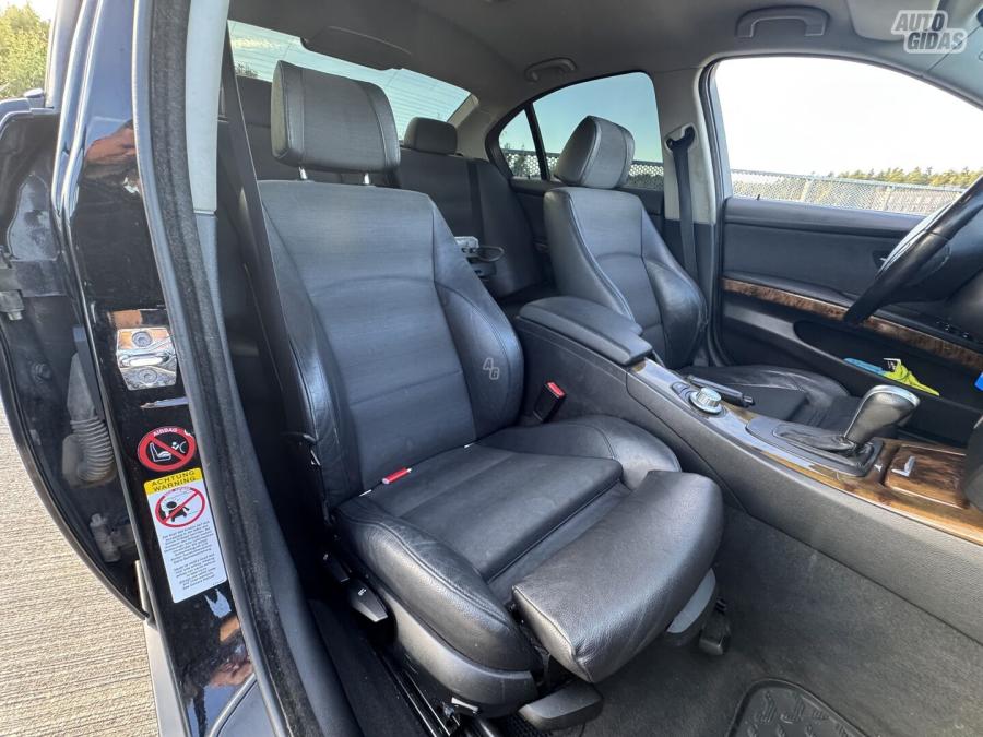 Melns BMW 325 2006 Viļņa, ar dzinēja tilpumu 2.50 L un nobraukumu 269 tūkst. km par 3800 €, foto 21 vietnē AUTOMOTO.COM.LV