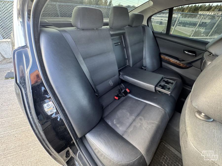 Melns BMW 325 2006 Viļņa, ar dzinēja tilpumu 2.50 L un nobraukumu 269 tūkst. km par 3800 €, foto 22 vietnē AUTOMOTO.COM.LV