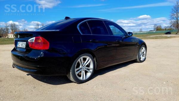 Black BMW 325 2007 in Rezekne, with an engine capacity of 2.50 L and mileage of 314 thousand km for 2990 €, photo 4 on AUTOMOTO.COM.LV