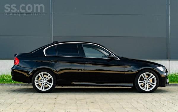Black BMW 325 2007 in Riga, with an engine capacity of 3.00 L and mileage of 317 thousand km for 5200 €, photo 9 on AUTOMOTO.COM.LV