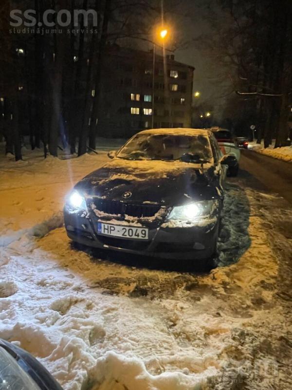 Black BMW 325 2007 in Riga, with an engine capacity of 3.00 L and mileage of 385 thousand km for 2000 €, photo 1 on AUTOMOTO.COM.LV