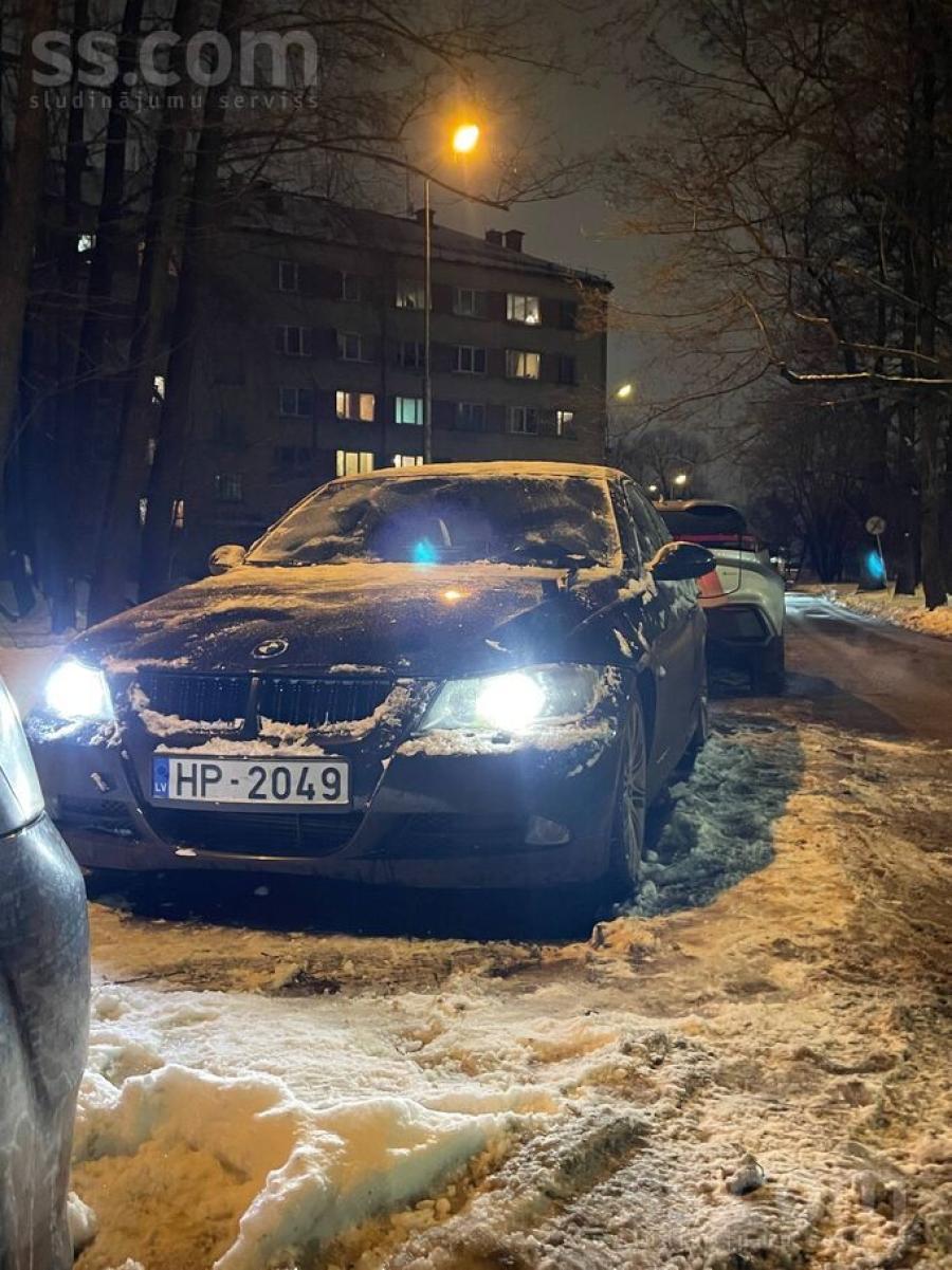 Black BMW 325 2007 in Riga, with an engine capacity of 3.00 L and mileage of 385 thousand km for 2000 €, photo 2 on AUTOMOTO.COM.LV