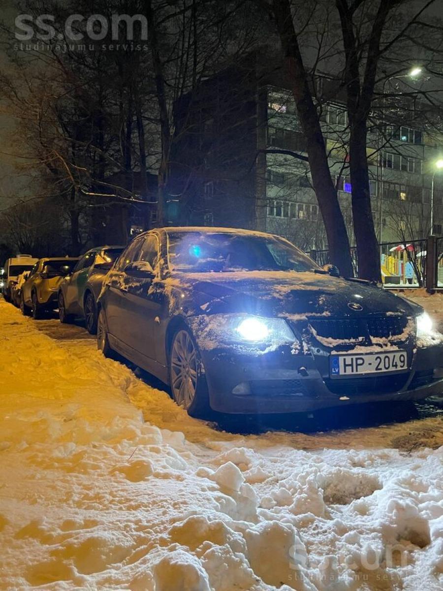 Black BMW 325 2007 in Riga, with an engine capacity of 3.00 L and mileage of 385 thousand km for 2000 €, photo 3 on AUTOMOTO.COM.LV