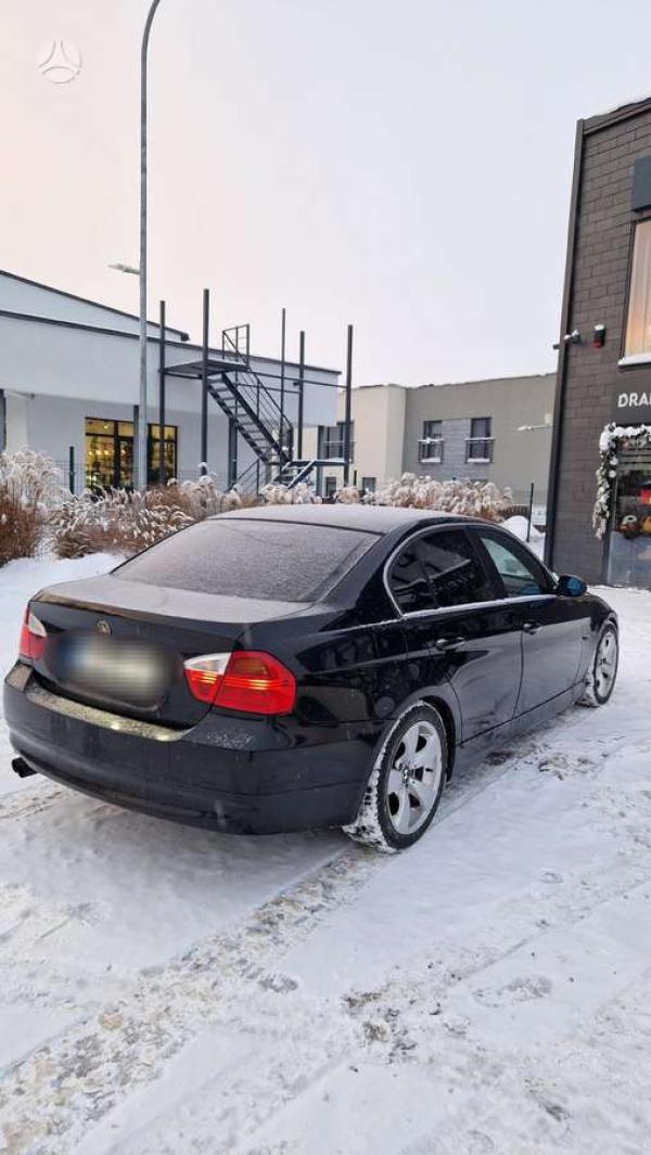 Black BMW 325 2007 in Kaunas, with an engine capacity of 2.99 L and mileage of 240 thousand km for 3950 €, photo 2 on AUTOMOTO.COM.LV