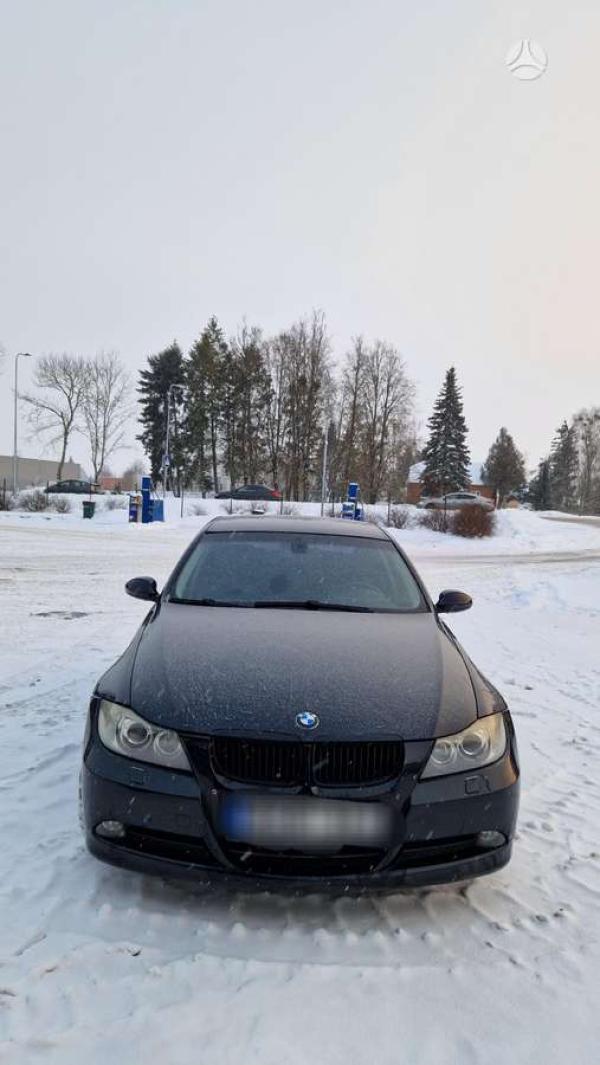 Black BMW 325 2007 in Kaunas, with an engine capacity of 2.99 L and mileage of 240 thousand km for 3950 €, photo 4 on AUTOMOTO.COM.LV