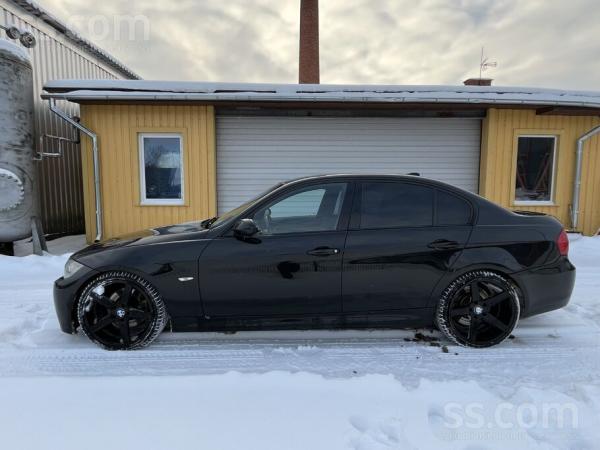 Black BMW 325 2007 in Valmiera, with an engine capacity of 3.00 L and mileage of 366 thousand km for 7150 €, photo 2 on AUTOMOTO.COM.LV