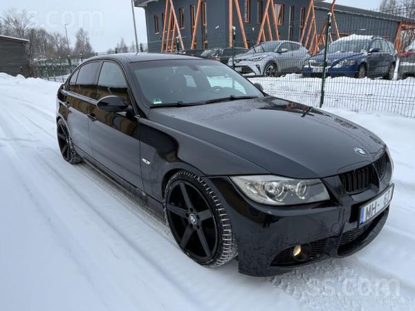 Black BMW 325 2007 in Valmiera, with an engine capacity of 3.00 L and mileage of 366 thousand km for 7150 €, photo 6 on AUTOMOTO.COM.LV