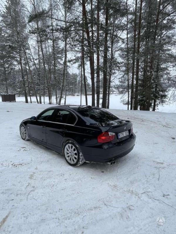 Black BMW 325 2007 in Utena, with an engine capacity of 2.99 L and mileage of 332 thousand km for 4250 €, photo 4 on AUTOMOTO.COM.LV