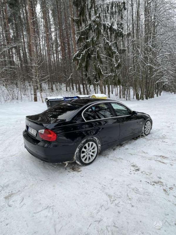 Black BMW 325 2007 in Utena, with an engine capacity of 2.99 L and mileage of 332 thousand km for 4250 €, photo 6 on AUTOMOTO.COM.LV