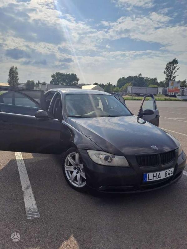 Melns BMW 325 2007 Šauļi, ar dzinēja tilpumu 3.00 L un nobraukumu 480 tūkst. km par 2400 €, foto 2 vietnē AUTOMOTO.COM.LV