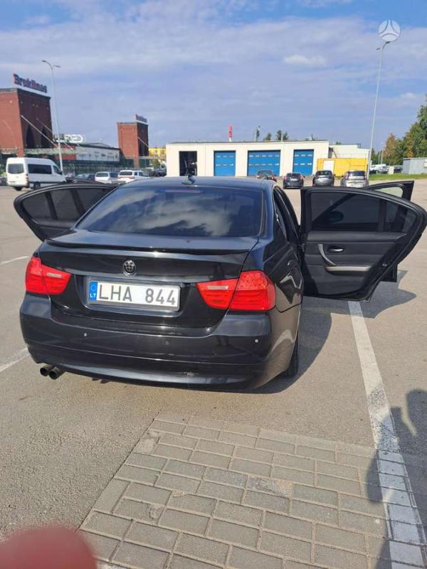 Melns BMW 325 2007 Šauļi, ar dzinēja tilpumu 3.00 L un nobraukumu 480 tūkst. km par 2400 €, foto 6 vietnē AUTOMOTO.COM.LV