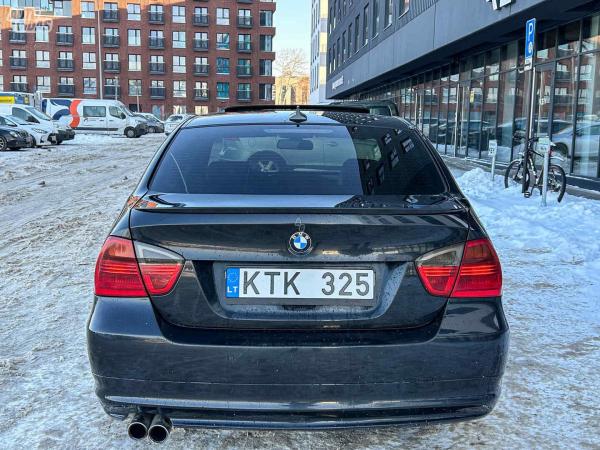 Black BMW 325 2007 in Vilnius, with an engine capacity of 3.00 L and mileage of 331 thousand km for 4250 €, photo 6 on AUTOMOTO.COM.LV