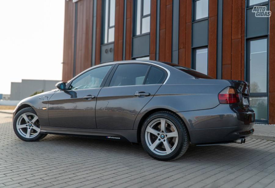 Melns BMW 325 2007 Kauņa, ar dzinēja tilpumu 3.00 L un nobraukumu 355 tūkst. km par 4750 €, foto 22 vietnē AUTOMOTO.COM.LV