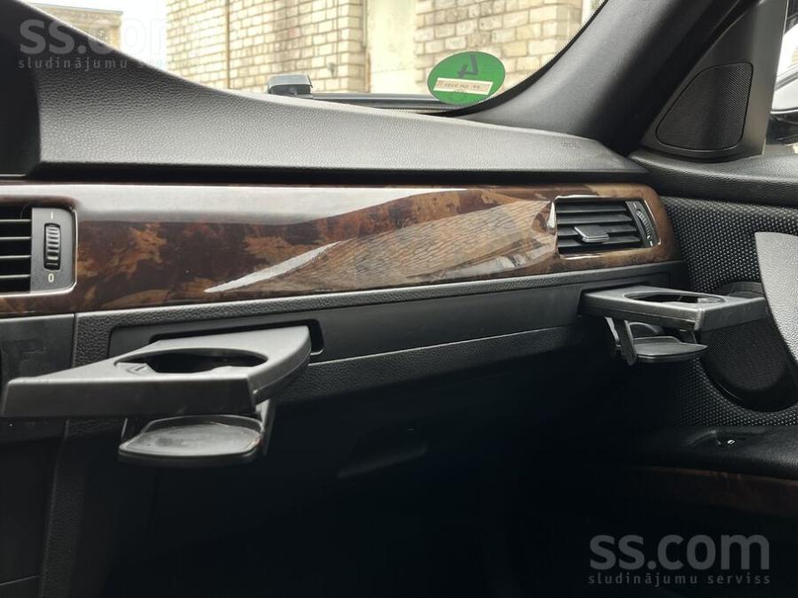 Melns BMW 325 2007 Valmiera, ar dzinēja tilpumu 3.00 L un nobraukumu 372 tūkst. km par 5995 €, foto 18 vietnē AUTOMOTO.COM.LV
