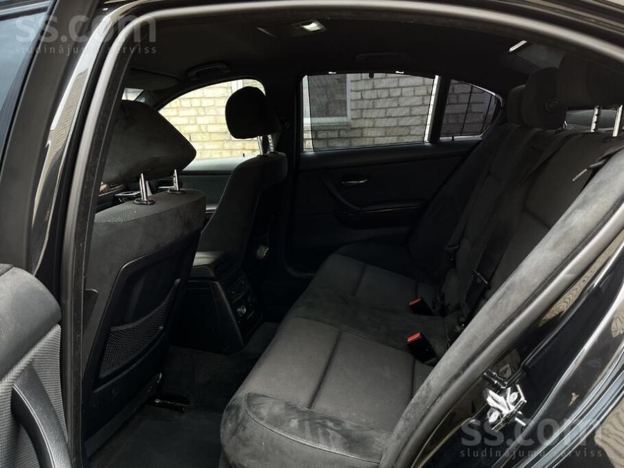 Melns BMW 325 2007 Valmiera, ar dzinēja tilpumu 3.00 L un nobraukumu 372 tūkst. km par 5995 €, foto 19 vietnē AUTOMOTO.COM.LV