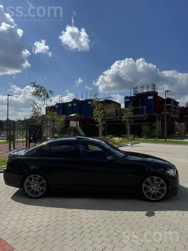 Black BMW 325 2007 in Riga, with an engine capacity of 3.00 L and mileage of 340 thousand km for 4700 €, photo 2 on AUTOMOTO.COM.LV