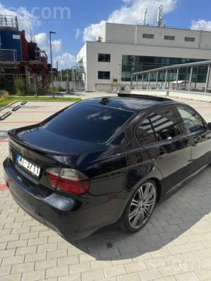 Black BMW 325 2007 in Riga, with an engine capacity of 3.00 L and mileage of 340 thousand km for 4700 €, photo 4 on AUTOMOTO.COM.LV