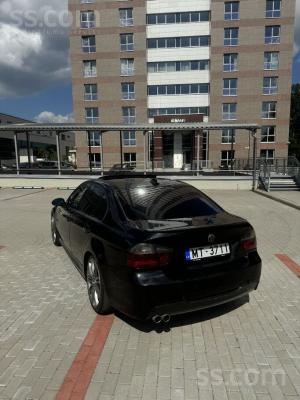 Black BMW 325 2007 in Riga, with an engine capacity of 3.00 L and mileage of 340 thousand km for 4700 €, photo 5 on AUTOMOTO.COM.LV