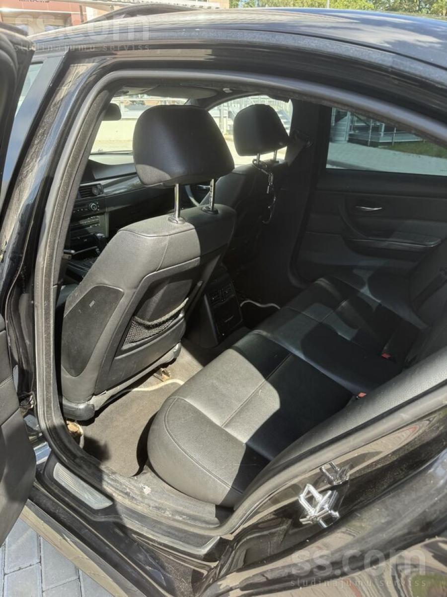 Black BMW 325 2007 in Riga, with an engine capacity of 3.00 L and mileage of 340 thousand km for 4700 €, photo 6 on AUTOMOTO.COM.LV