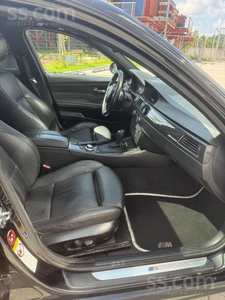 Black BMW 325 2007 in Riga, with an engine capacity of 3.00 L and mileage of 340 thousand km for 4700 €, photo 7 on AUTOMOTO.COM.LV