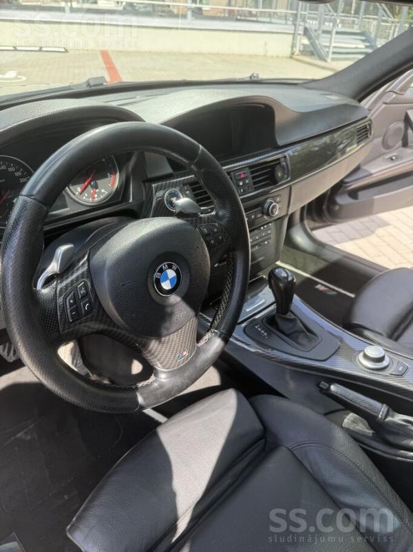 Black BMW 325 2007 in Riga, with an engine capacity of 3.00 L and mileage of 340 thousand km for 4700 €, photo 8 on AUTOMOTO.COM.LV