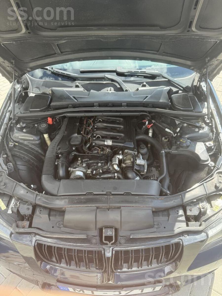 Black BMW 325 2007 in Riga, with an engine capacity of 3.00 L and mileage of 340 thousand km for 4700 €, photo 10 on AUTOMOTO.COM.LV