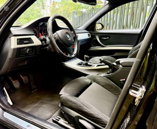 Black BMW 325 2007 in Kaunas, with an engine capacity of 0.00 L and mileage of 417 thousand km for 4400 €, photo 8 on AUTOMOTO.COM.LV