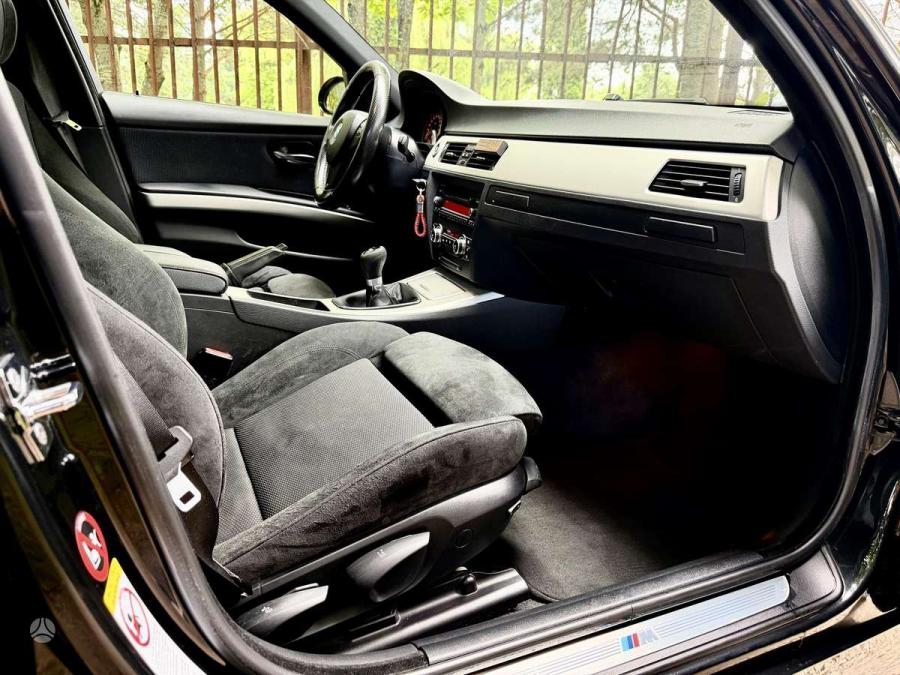 Melns BMW 325 2007 Kauņa, ar dzinēja tilpumu 0.00 L un nobraukumu 417 tūkst. km par 4400 €, foto 10 vietnē AUTOMOTO.COM.LV