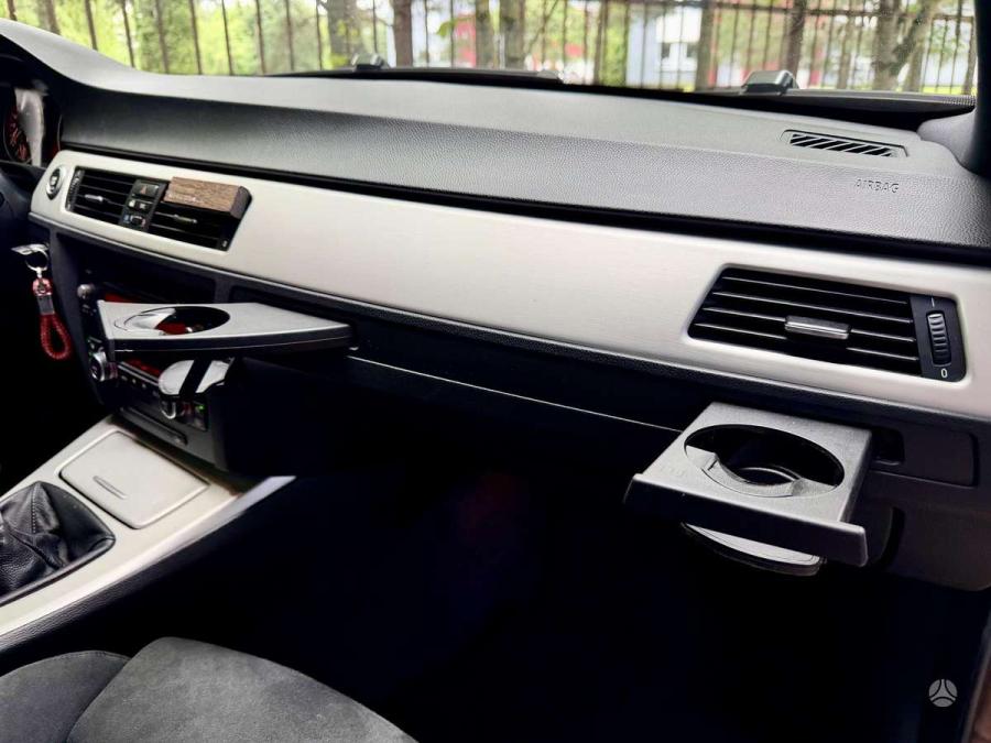 Melns BMW 325 2007 Kauņa, ar dzinēja tilpumu 0.00 L un nobraukumu 417 tūkst. km par 4400 €, foto 12 vietnē AUTOMOTO.COM.LV