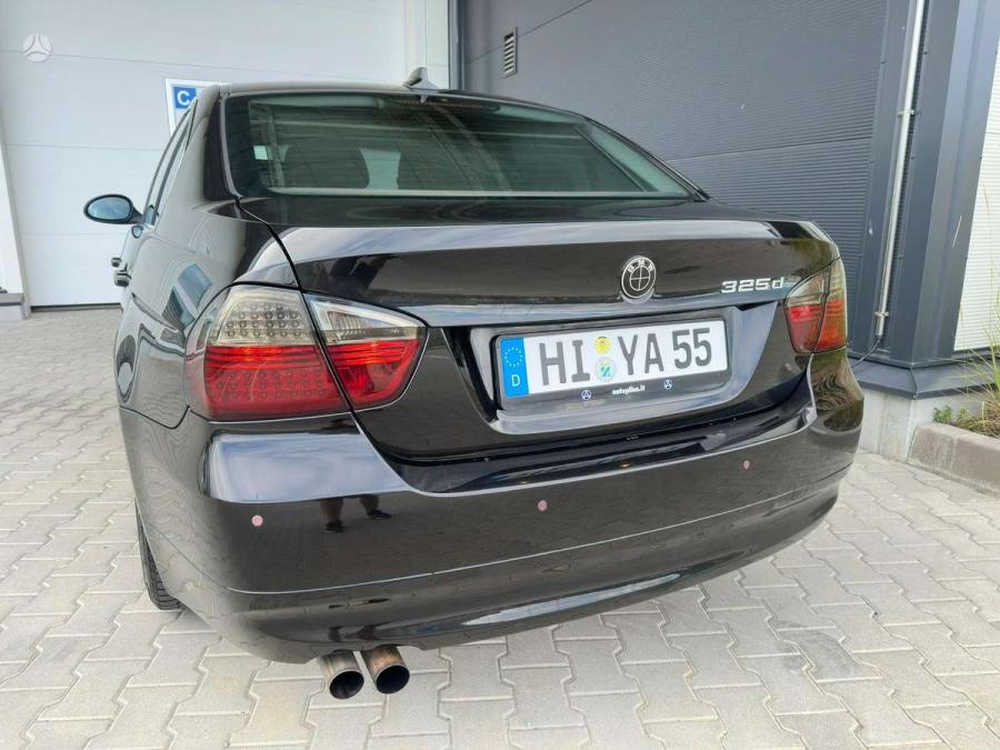 Melns BMW 325 2007 Viļņa, ar dzinēja tilpumu 2.99 L un nobraukumu 297 tūkst. km par 4299 €, foto 7 vietnē AUTOMOTO.COM.LV