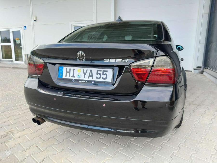Melns BMW 325 2007 Viļņa, ar dzinēja tilpumu 2.99 L un nobraukumu 297 tūkst. km par 4299 €, foto 9 vietnē AUTOMOTO.COM.LV