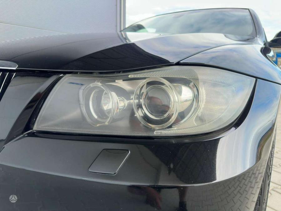 Melns BMW 325 2007 Viļņa, ar dzinēja tilpumu 2.99 L un nobraukumu 297 tūkst. km par 4299 €, foto 17 vietnē AUTOMOTO.COM.LV