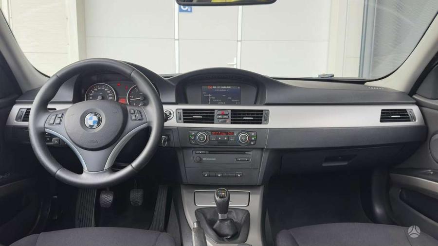 Melns BMW 325 2007 Viļņa, ar dzinēja tilpumu 2.99 L un nobraukumu 297 tūkst. km par 4299 €, foto 20 vietnē AUTOMOTO.COM.LV