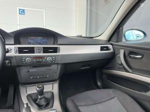 Melns BMW 325 2007 Viļņa, ar dzinēja tilpumu 2.99 L un nobraukumu 297 tūkst. km par 4299 €, foto 24 vietnē AUTOMOTO.COM.LV