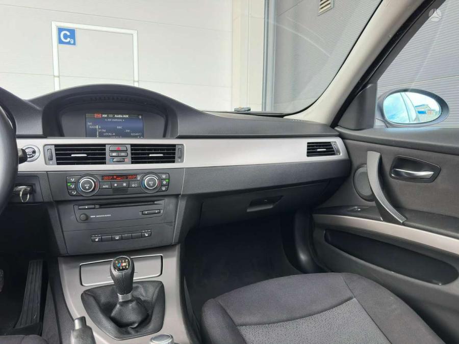 Melns BMW 325 2007 Viļņa, ar dzinēja tilpumu 2.99 L un nobraukumu 297 tūkst. km par 4299 €, foto 24 vietnē AUTOMOTO.COM.LV