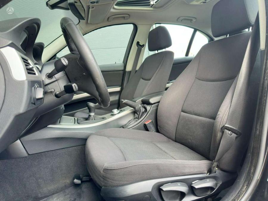 Melns BMW 325 2007 Viļņa, ar dzinēja tilpumu 2.99 L un nobraukumu 297 tūkst. km par 4299 €, foto 27 vietnē AUTOMOTO.COM.LV