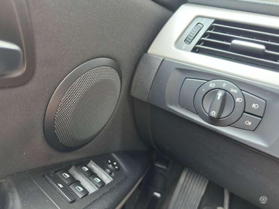 Melns BMW 325 2007 Viļņa, ar dzinēja tilpumu 2.99 L un nobraukumu 297 tūkst. km par 4299 €, foto 32 vietnē AUTOMOTO.COM.LV