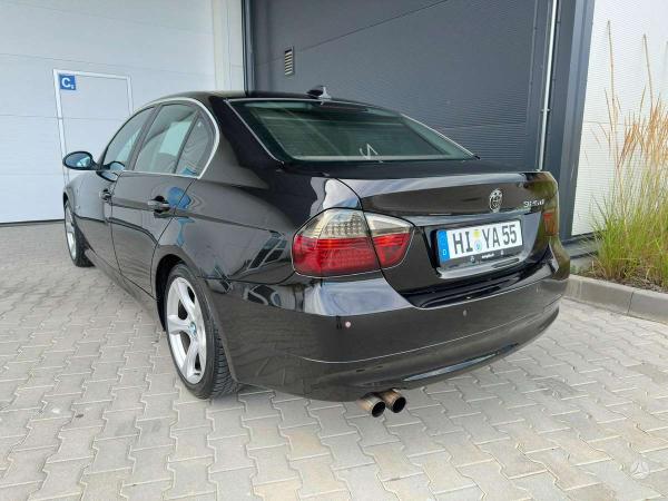 Black BMW 325 2007 in Vilnius, with an engine capacity of 2.99 L and mileage of 297 thousand km for 4299 €, photo 4 on AUTOMOTO.COM.LV