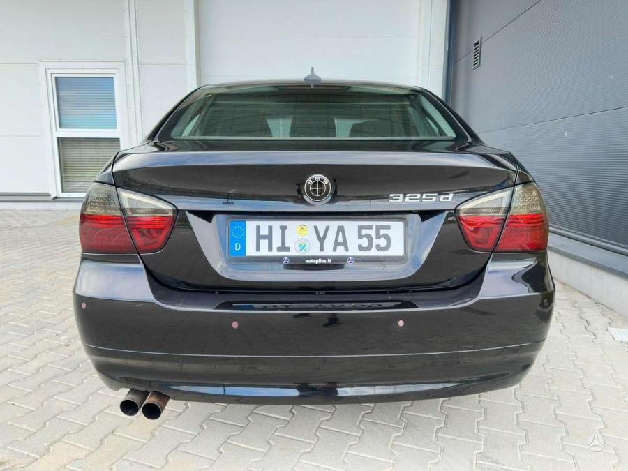 Black BMW 325 2007 in Vilnius, with an engine capacity of 2.99 L and mileage of 297 thousand km for 4299 €, photo 8 on AUTOMOTO.COM.LV