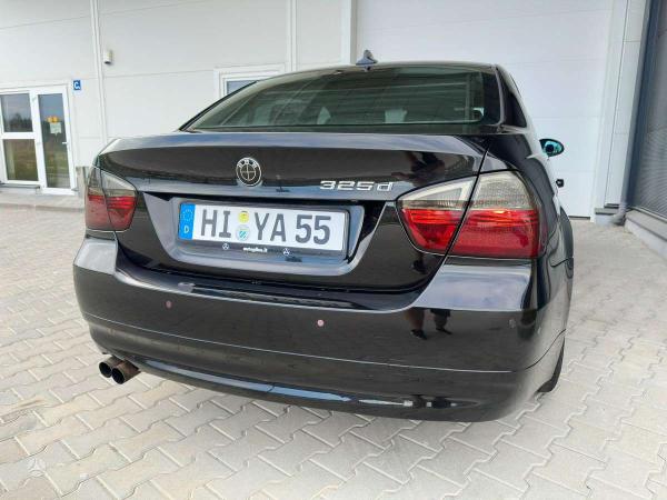 Black BMW 325 2007 in Vilnius, with an engine capacity of 2.99 L and mileage of 297 thousand km for 4299 €, photo 8 on AUTOMOTO.COM.LV